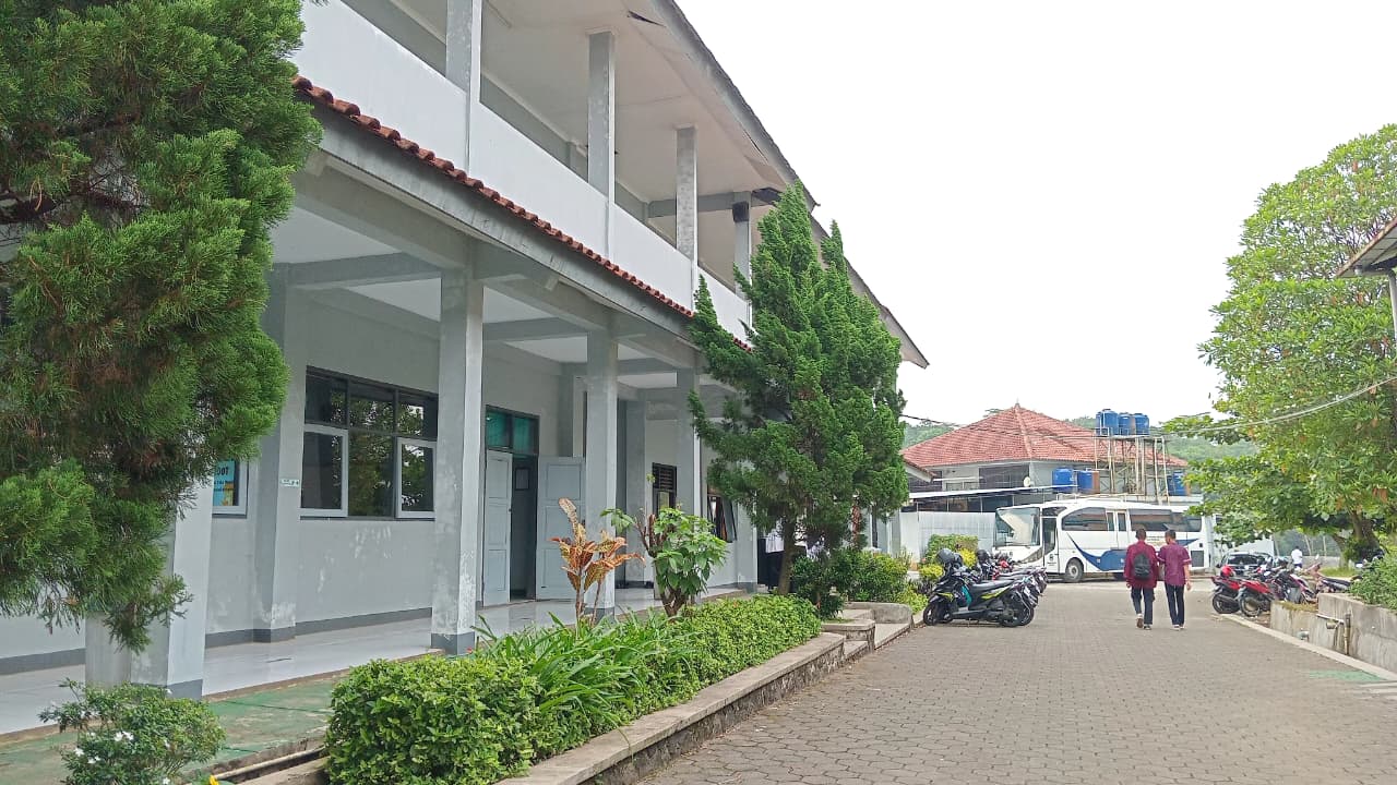 Suasana Pagi yang Asri dan Bersih di SMKN 1 Kawali Dukung Semangat ...